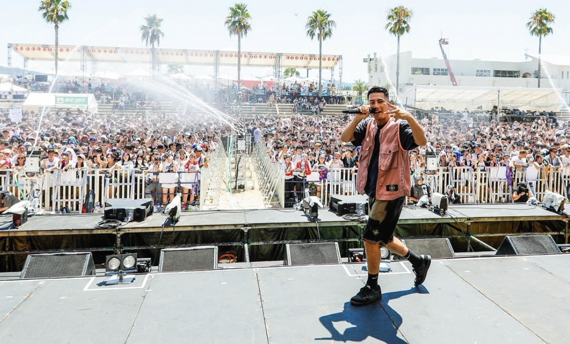 ラッパーAKLOのプロフィール紹介｜その壮絶な生い立ちから最新の人気曲まで徹底解説 | pucho henza